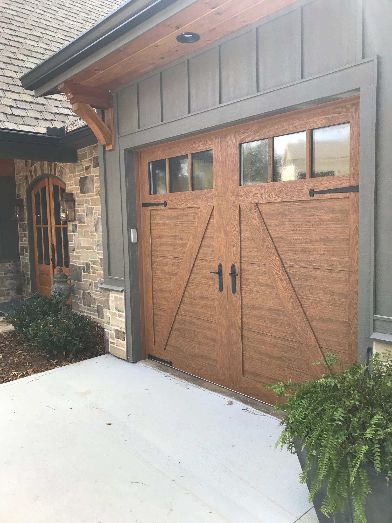 Faux Wood Garage Doors: Wood-Look Style - Garage.com