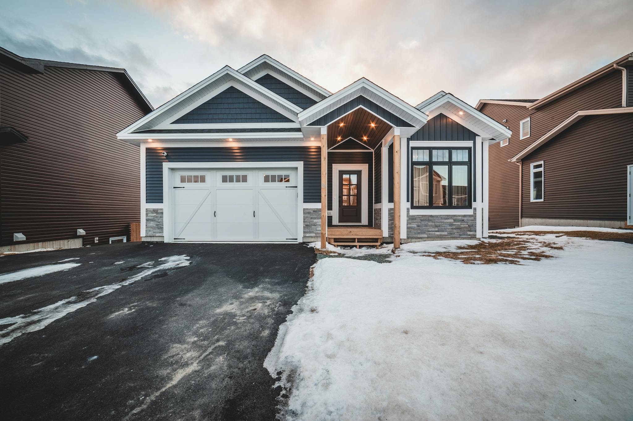 7 Signs Your Garage Door Tracks Are Unbalanced & How to Fix Them ...